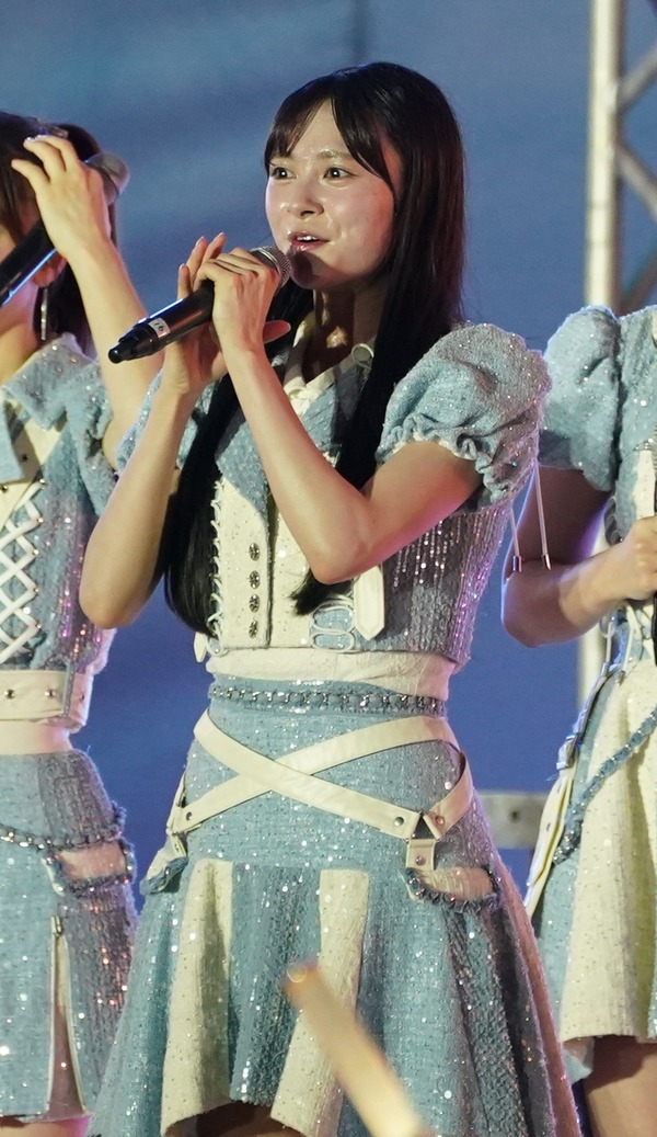 AKB48・伊藤百花がセレモニアルピッチでノーバン始球式を達成！ | RBB TODAY