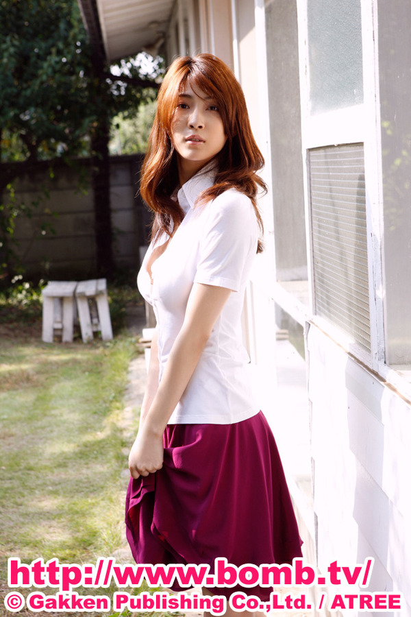 グラビア界震撼の最終兵器!? 護あさなの完璧BODY 2枚目の写真・画像 | RBB TODAY