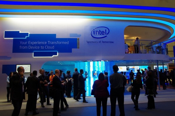【MWC 2012 Vol.54（動画）】IntelブースでDancing with Droids | RBB TODAY