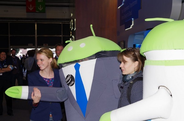 【MWC 2012 Vol.54（動画）】IntelブースでDancing with Droids 1枚目の写真・画像 | RBB TODAY