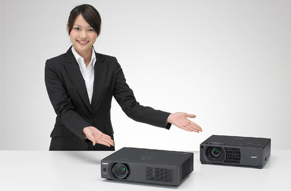 三洋、ワイドXGA投影の高輝度モバイルプロジェクター——輝度3,700ルーメン 1枚目の写真・画像 | RBB TODAY