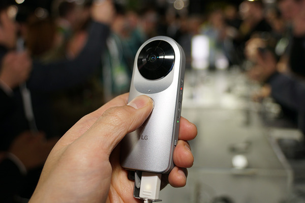 360度全天球カメラ、VR、球体ロボット！スマホとアプリで連携する「LG Friends」を発表【MWC 2016 Vol.9】 1枚目の写真・画像 | RBB TODAY