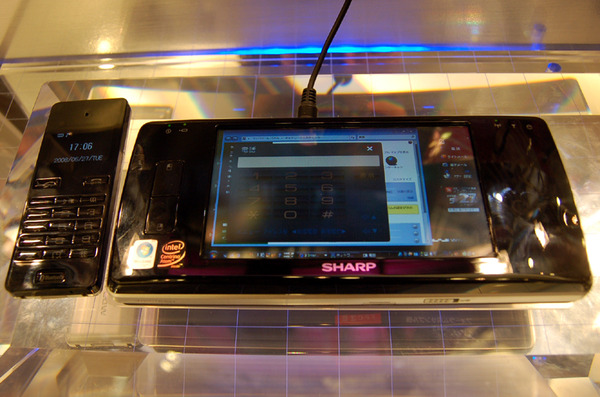 【WILLCOM FORUM ＆ EXPO 2008 Vol.2】EXPOで長蛇の列！注目のWILLCOM D4とは 8枚目の写真・画像 | RBB TODAY