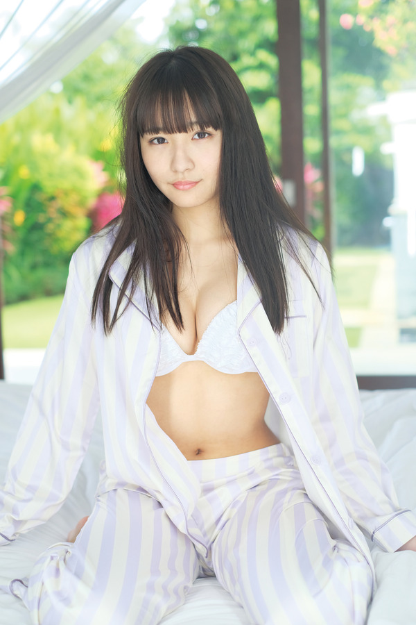 童顔巨乳の魅力全開！浅川梨奈、1stDVDが全国販売 5枚目の写真・画像 | RBB TODAY