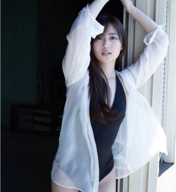 奥山かずさ、2nd写真集『AIKAGI』公式インスタがスタート！表紙も公開に！ 2枚目の写真・画像 | RBB TODAY