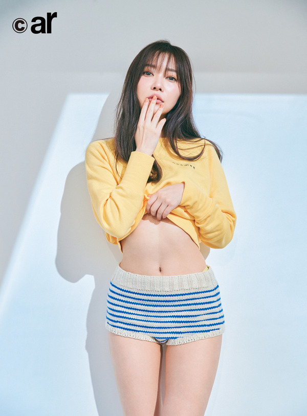 指原莉乃、美脚＆美腹筋を披露！女性誌『ar』初表紙 | RBB TODAY