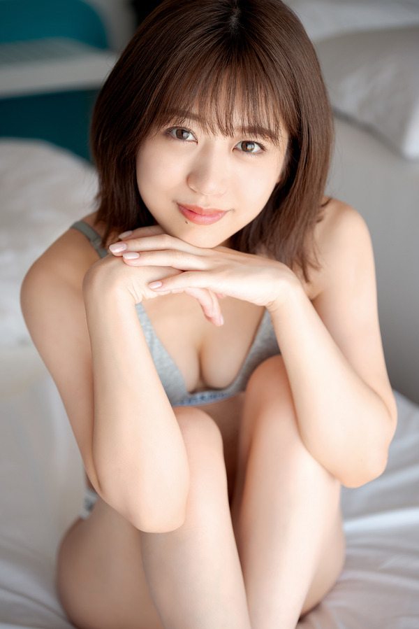 AKB48・篠崎彩奈、大人の色気たっぷりの1stイメージDVD本日発売！ 10枚目の写真・画像 | RBB TODAY