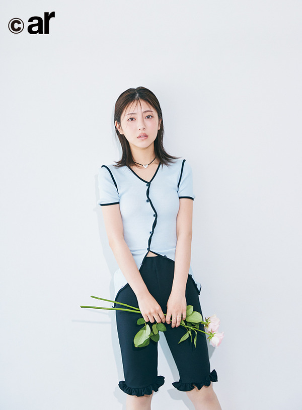 浜辺美波、ar10月号で「ムンッ」な大人の魅力を放出 2枚目の写真・画像 | RBB TODAY