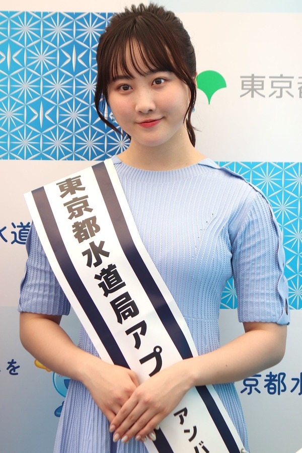 本田望結、タイトな水色ワンピで会場を魅了 | RBB TODAY