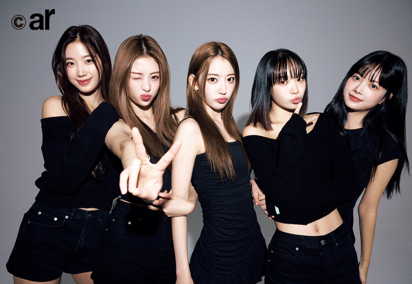 LE SSERAFIM、ツヤ肌メイクで『ar』表紙に初登場 2枚目の写真・画像 | RBB TODAY