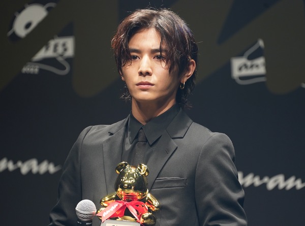 上白石萌歌が「anan AWARD 2022」受賞！美背中露出の大胆ドレスで登場 7枚目の写真・画像 | RBB TODAY