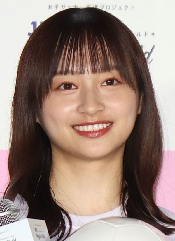 日向坂46・影山優佳、1st写真集オフショット公開！可愛すぎるモコモコ冬ファッション | RBB TODAY