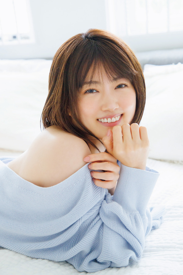 元乃木坂46・樋口日奈、セクシーにチラリ肩見せ！撮り下ろしグラビア5P | RBB TODAY