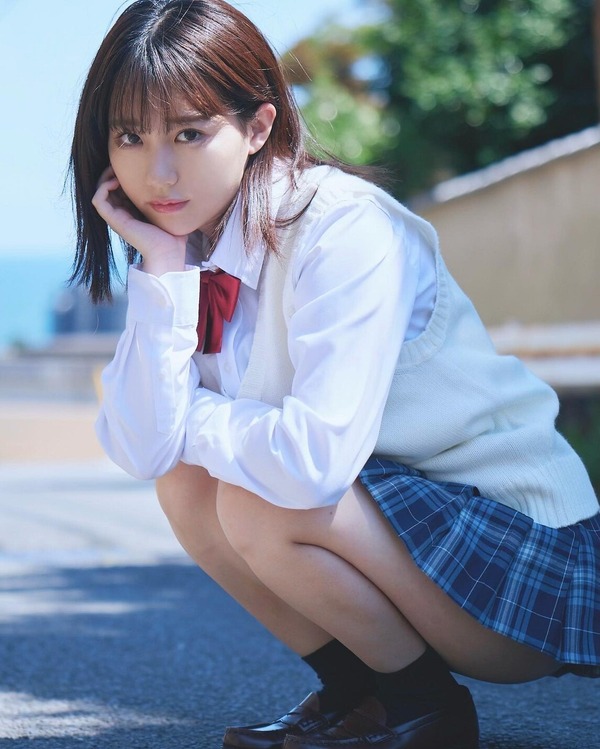 HKT48・田中美久、奇跡の「制服美尻ショット」！3万もの「いいね」が殺到 | RBB TODAY