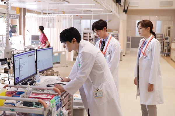 武田玲奈、“取扱注意”の研修医役で『PICU』SPドラマ出演！ 5枚目の写真・画像 | RBB TODAY