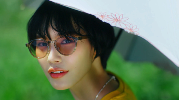 南沙良、新CMで変幻自在な“傘コーデ”！ 10枚目の写真・画像 | RBB TODAY