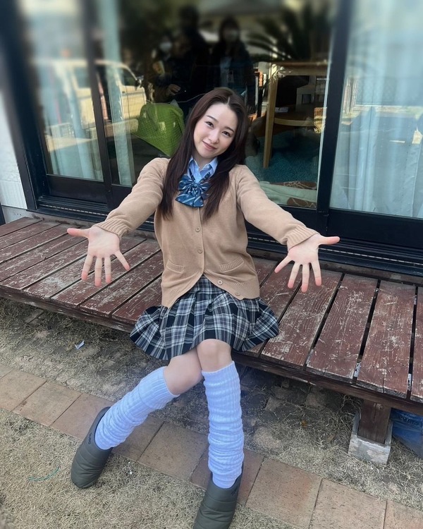 桜井日奈子、“コギャル”に変身!? 20世紀のJK姿に「最高」「反則級の可愛さ」 | RBB TODAY