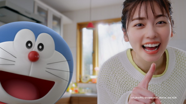 小芝風花、ドラえもんと共演のCMで豪快な食べっぷり！ | RBB TODAY