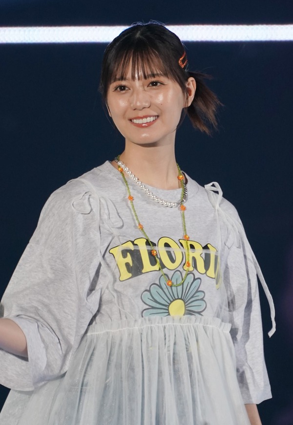 日向坂46・小坂菜緒のメガネ女子姿にファン悶絶 | RBB TODAY