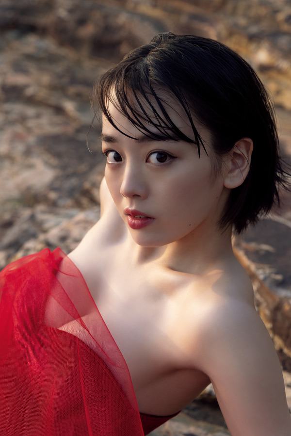 伊原六花、赤いベール越しに見える魅惑の美バスト...3rd写真集電子版が発売中 | RBB TODAY