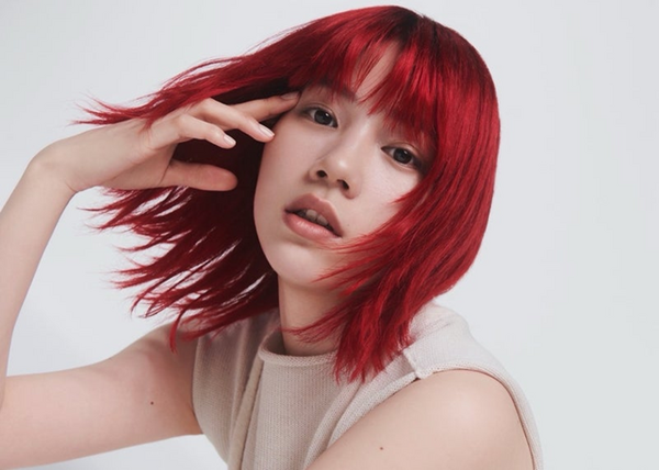 のん、インパクト抜群の“赤髪ビジュアル”に反響！3rdアルバムリリースを報告 | RBB TODAY